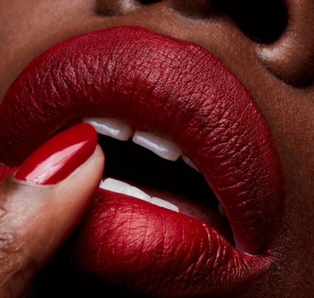 Mac Russian Red On Dark Skin