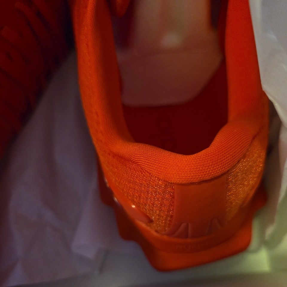 Alo Runner Unisex Red M9 W10.5 | eBay