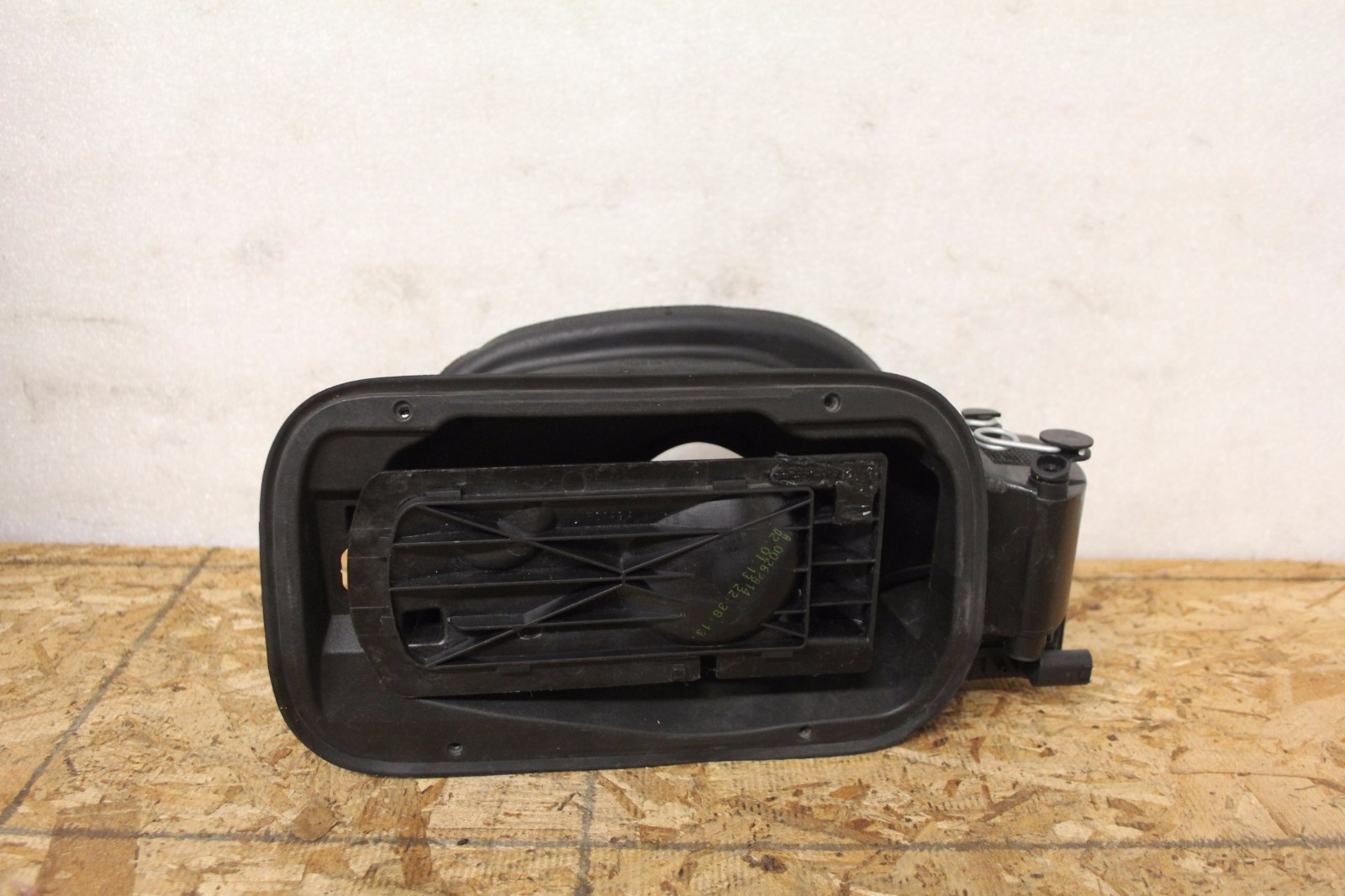 L02159 2014-2015 BMW 3 Series Fuel Door Housing Wagon RH OEM | eBay