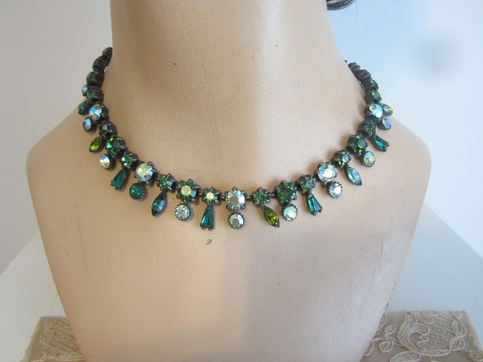 Art Deco Green Sparkly Paste Stones Necklace - Gem