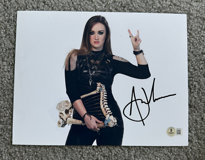 Ashley Johnson L'aiuto Ashley Johnson News & Biography Empire