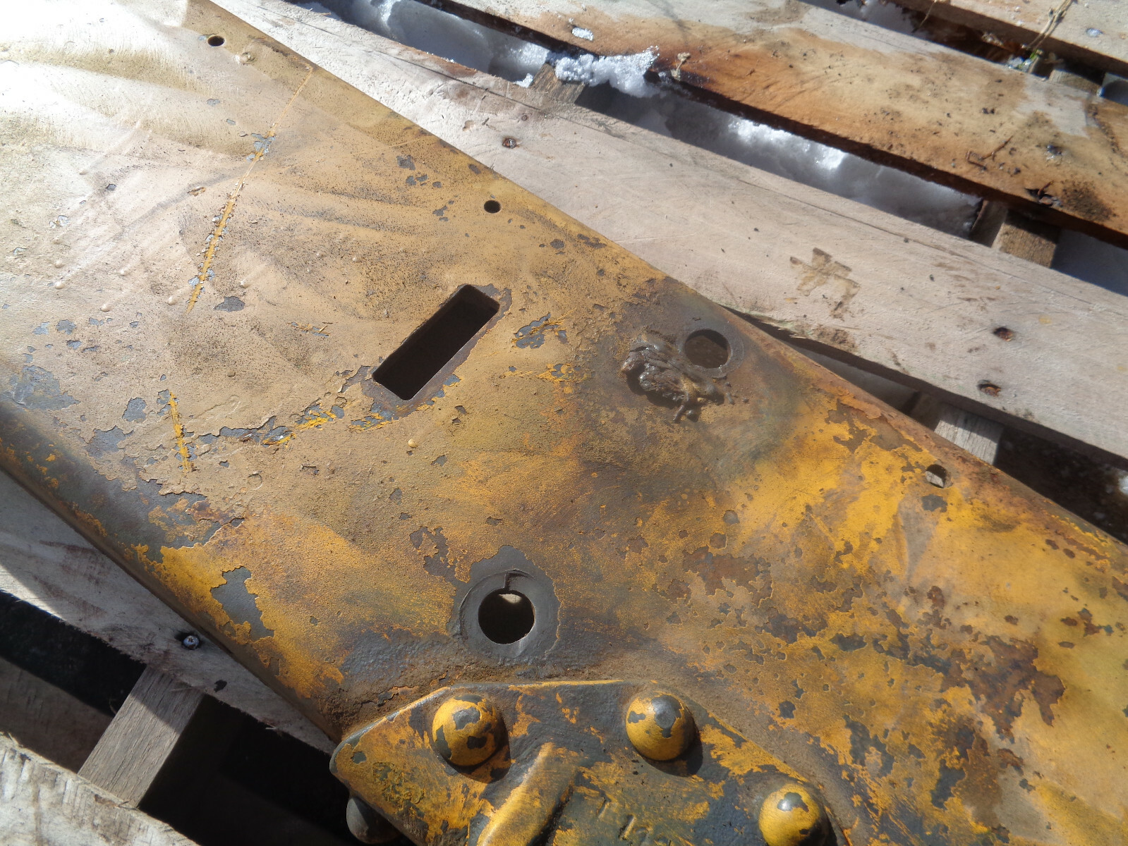 JOHN DEERE 1010 CRAWLER DOZER. LEFT SIDE FRAME WITH MOUNTING BRACKET ...