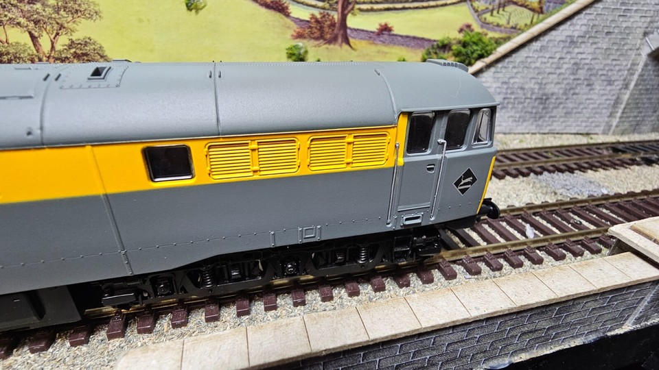 R3275 Hornby Railroad AIA-A1A BR Class 31 Dutch Livery No.31144 ...