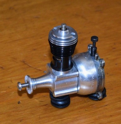 Vintage Cox Babe Bee .049 model airplane engine 049 glow motor fuel ...