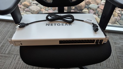 NETGEAR GC728XP 28x Gigabit Ethernet PoE+ Smart Cloud Switch | eBay