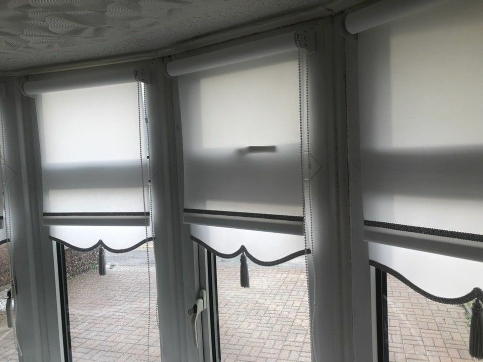 Colonial shape roller blinds patterned scalloped edge with braid made ...