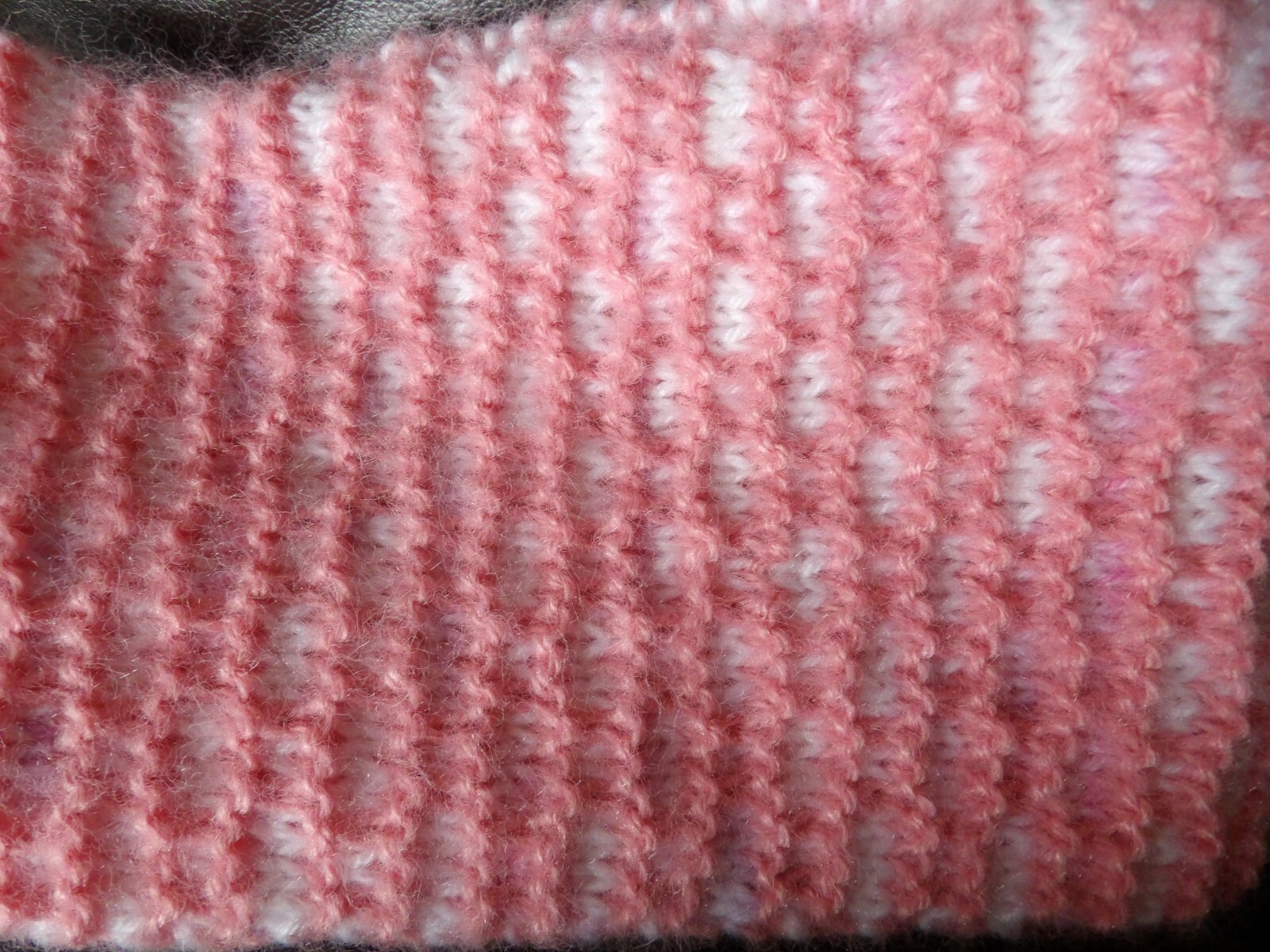 sample-sale-pink-white-fluffy-mosaic-pattern-cowl-snuggly-fransknits