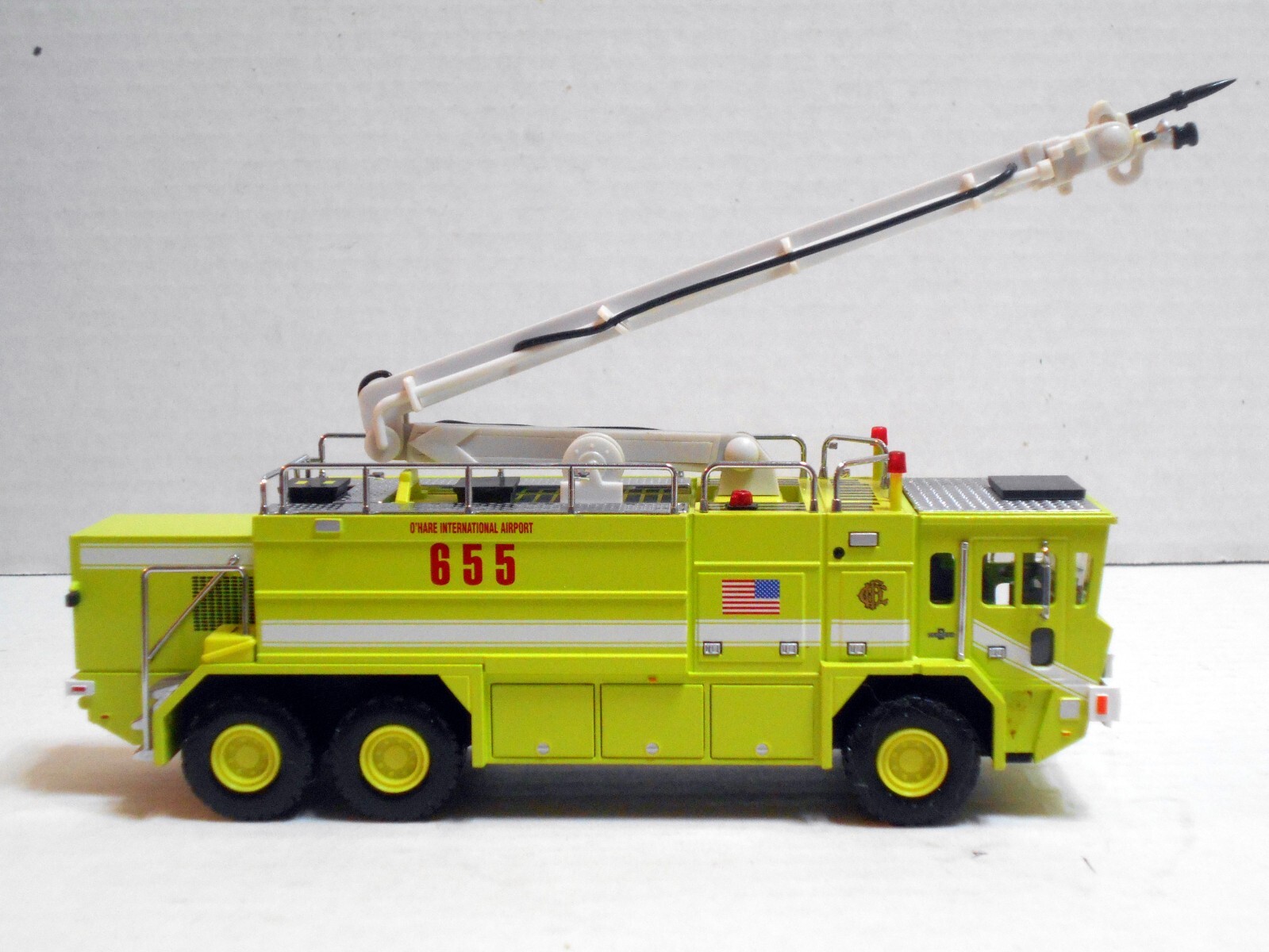 Code 3 1/64 C.F.D O'Hare Field Oshkosh Striker Crash Truck #12150 Ltd ...