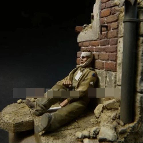 1/35 Resin WW2 Wounded US Soldier Figure Kit Ruins Scene Unpainted ...