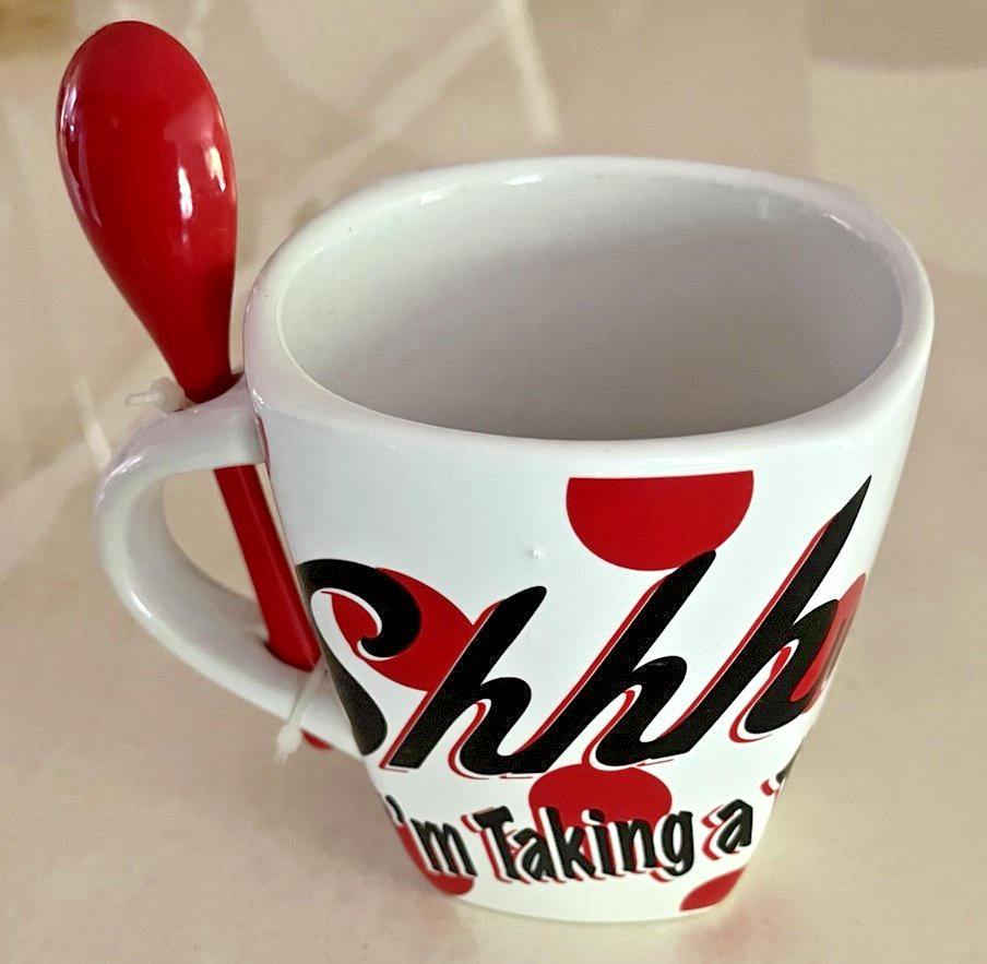 NEW DISNEY MINNIE MUG WITH SPOON JERRY LEIGH ‘SHHH I’M TALKING A TIME ...