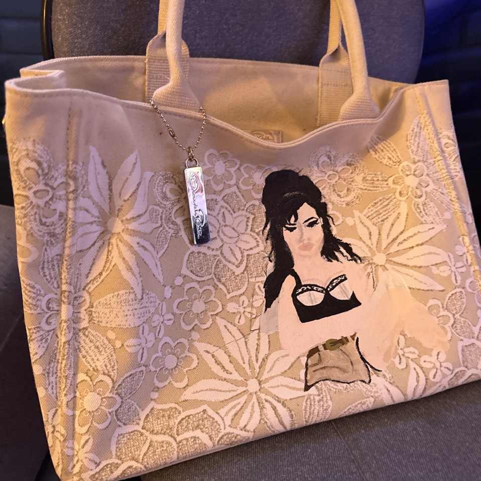 Hand Painted Amy Winehouse Women Canvas Hand Bag - Oscar De La Renta | eBay