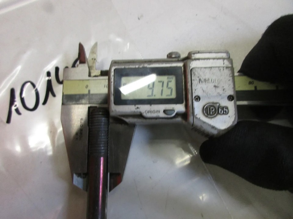 Vite E925. Suzuki GS 1100 ES Viti 09100-10140 Motore M10 x 235 mm bolt ...