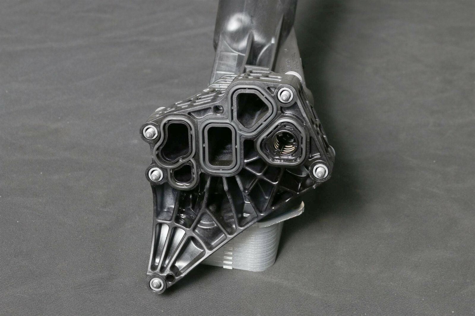 1km 8580414 B48B20A BMW 530i G11 G20 G29 G30 G32 Oil Filter Housing | eBay