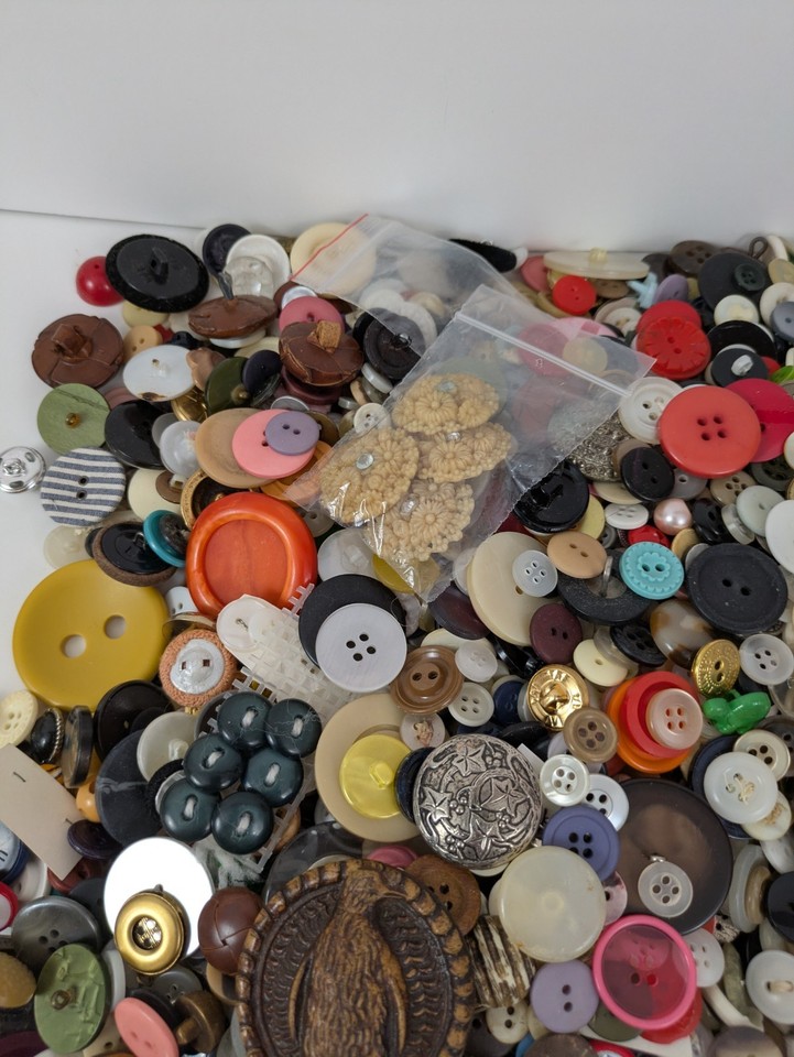 Vintage Estate Mixed Lot of Buttons MOP, Wood, Glass, Plastic, Metal 8 ...