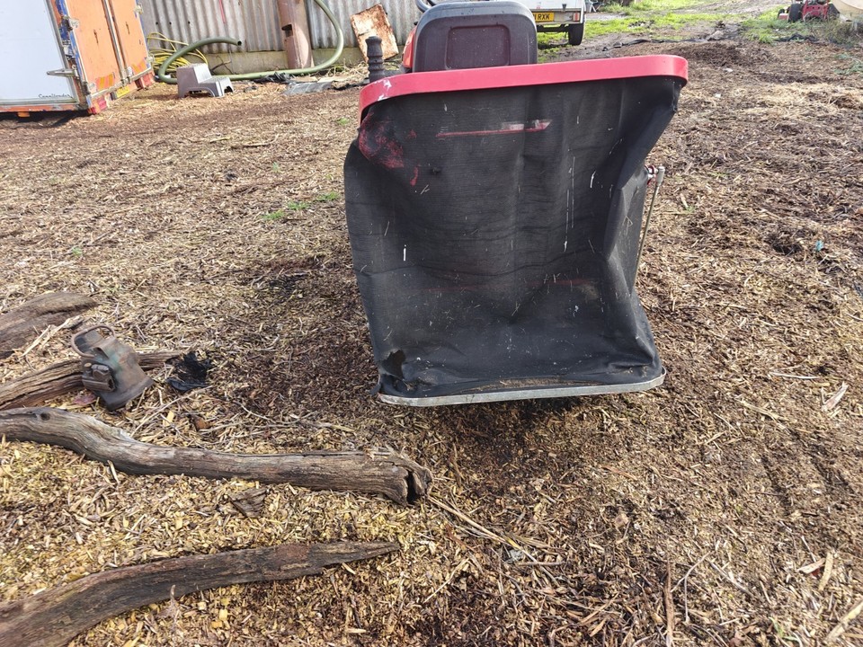 Mountfield S1600 Ride On Petrol Lawnmower with Grass Box | eBay