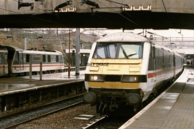 PHOTO CLASS 90 LOCO NO 90010 82116 FAR ROW LEADING -NEAREST LEADING ...