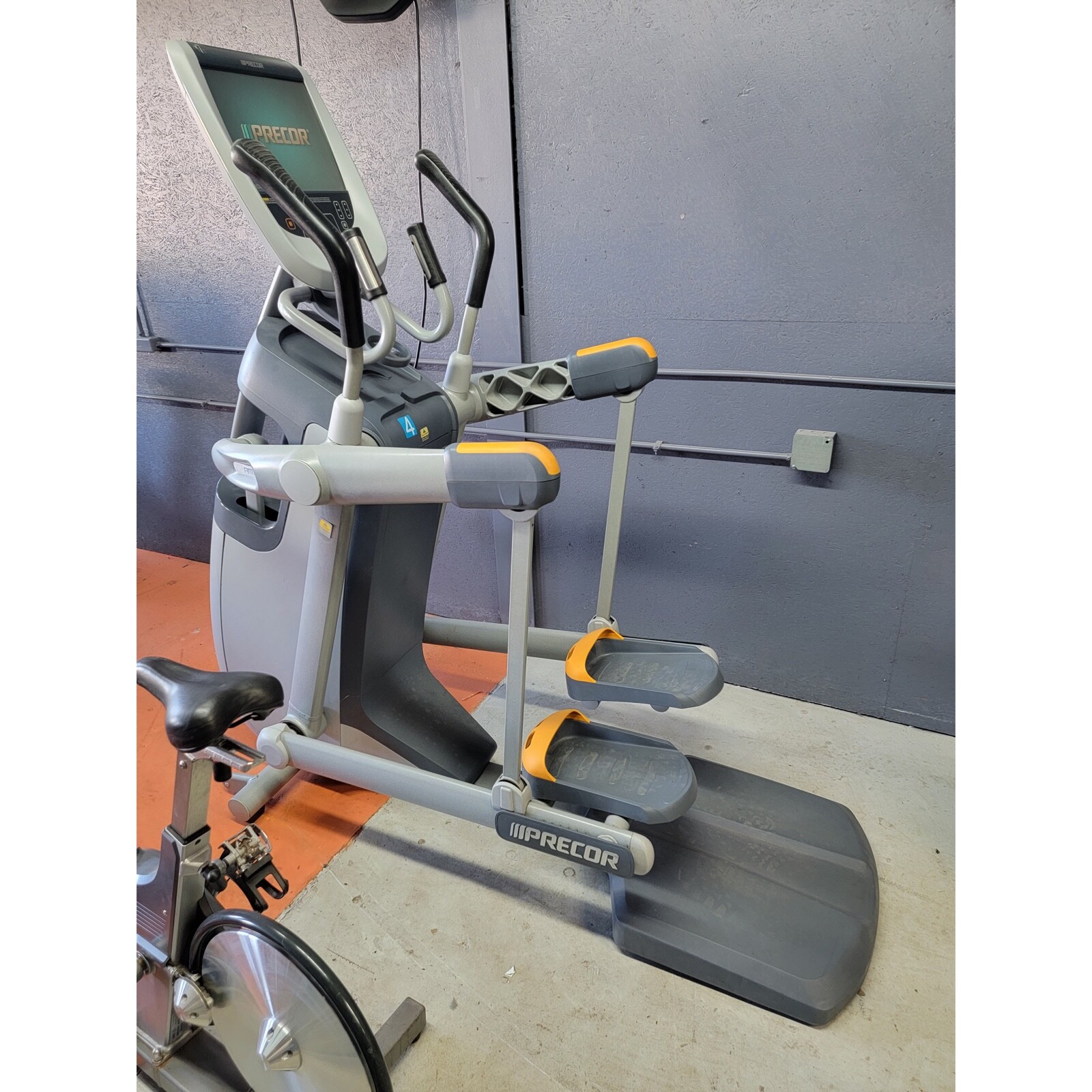 Precor AMT 885 Adaptive Motion Trainer Open Stride P80 Console - Grey ...