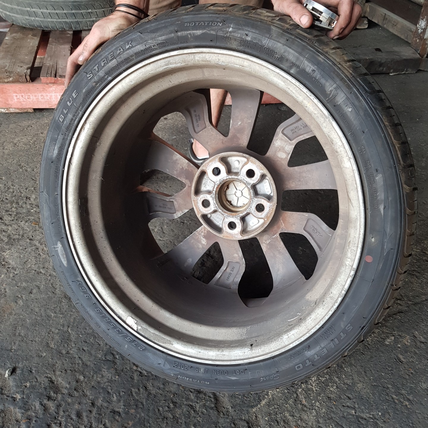 HOLDEN COMMODORE VE E3 HSV R8 CLUBSPORT 19" REAR WHEEL RIM 275/35/19 ...