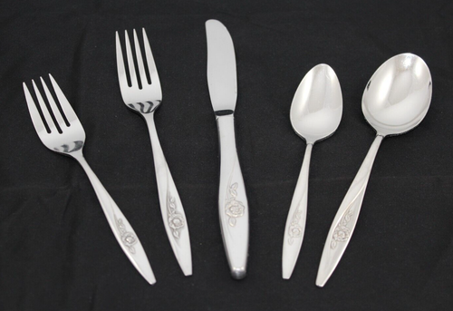 Oneida Craft Deluxe Stainless Flatware 5 Pc Place Setting Lasting Rose ...