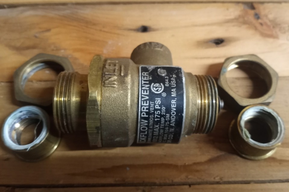Watts 9D-M3 Backflow Preventer 1/2in Brass with union nuts. Made in the ...