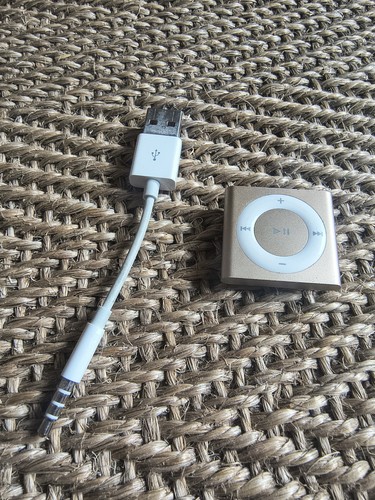 Apple iPod Shuffle 4th Generation Gold (2 GB) | eBay UK