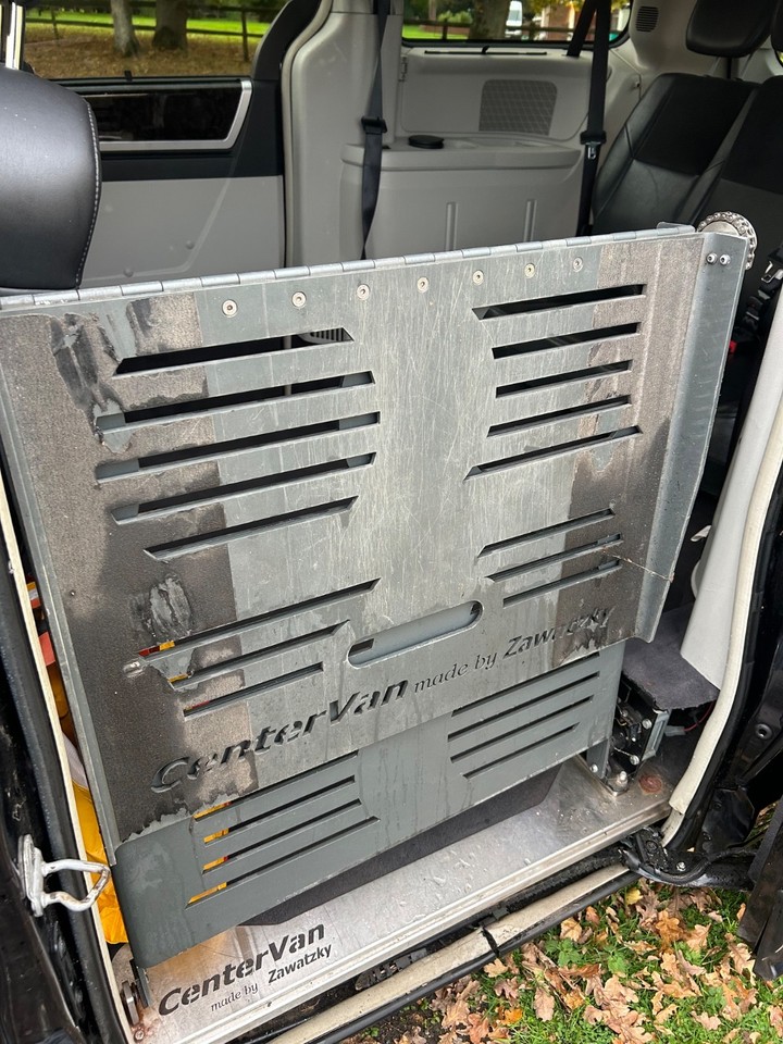 chrysler grand voyager 2011 DISABLED VEHICLE EXECUTORS SALE DUE TO ...