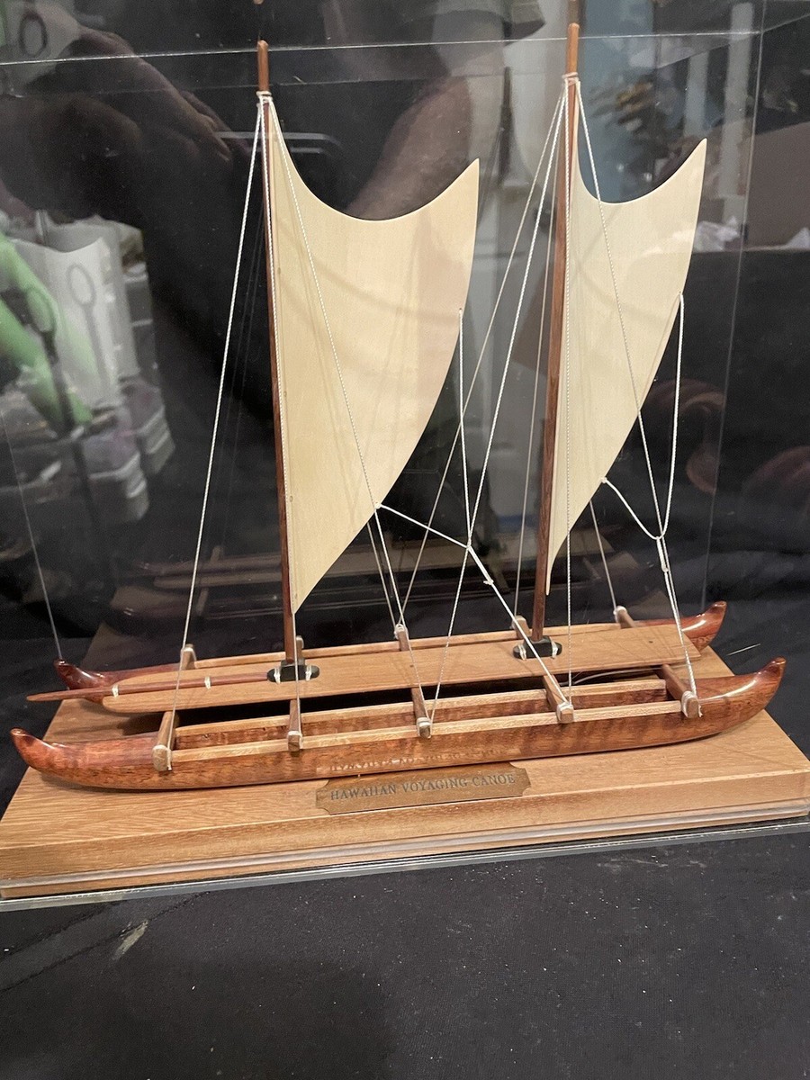 Polynesian Outrigger Canoe Polynesian Outrigger Canoes Sitting On Sea