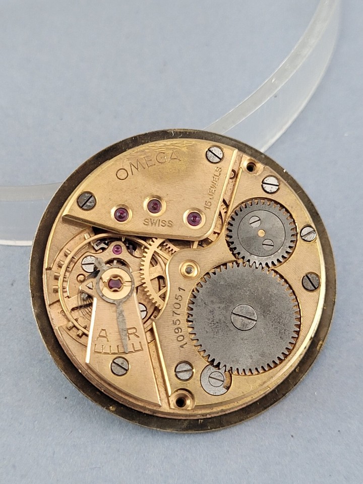 Omega hand-winding Movement Caliber 30T2PC. To restore or parts. Ca ...