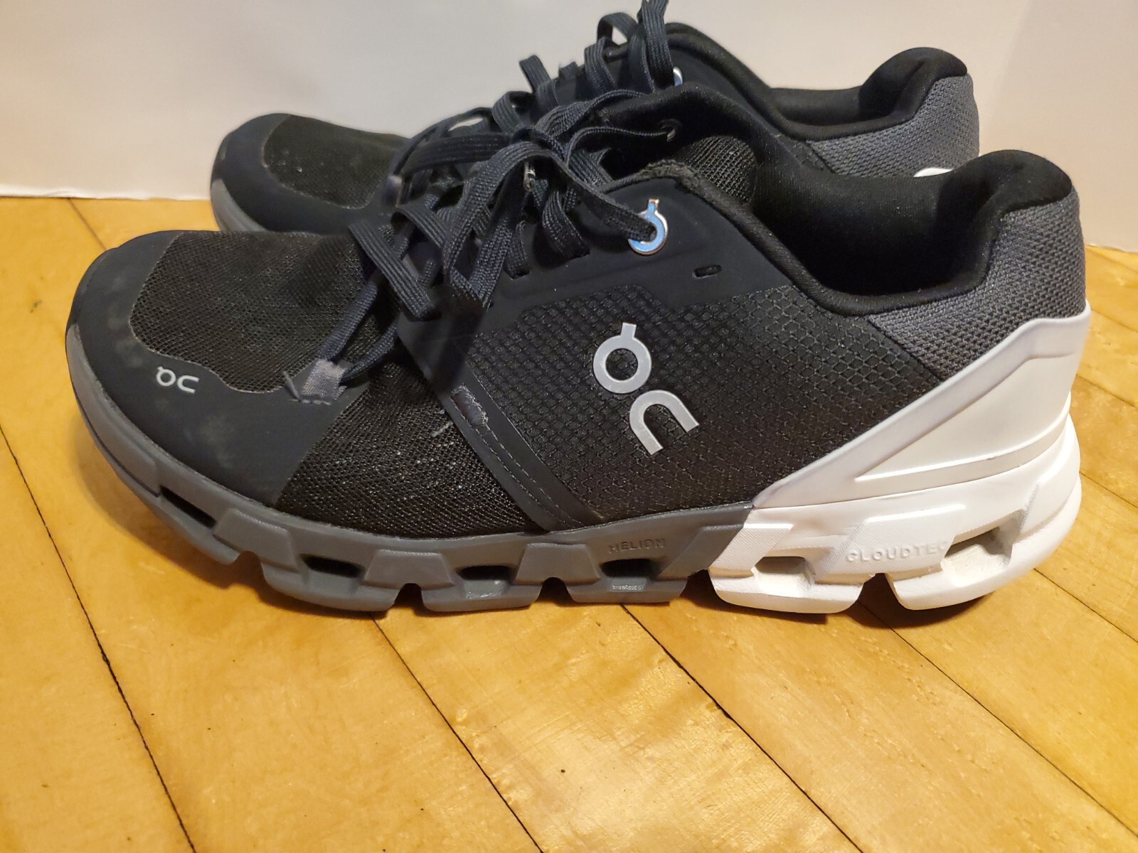 Womens On Cloud Size 8.5 Speedboard black/white tennis shoes EUC! Clean ...