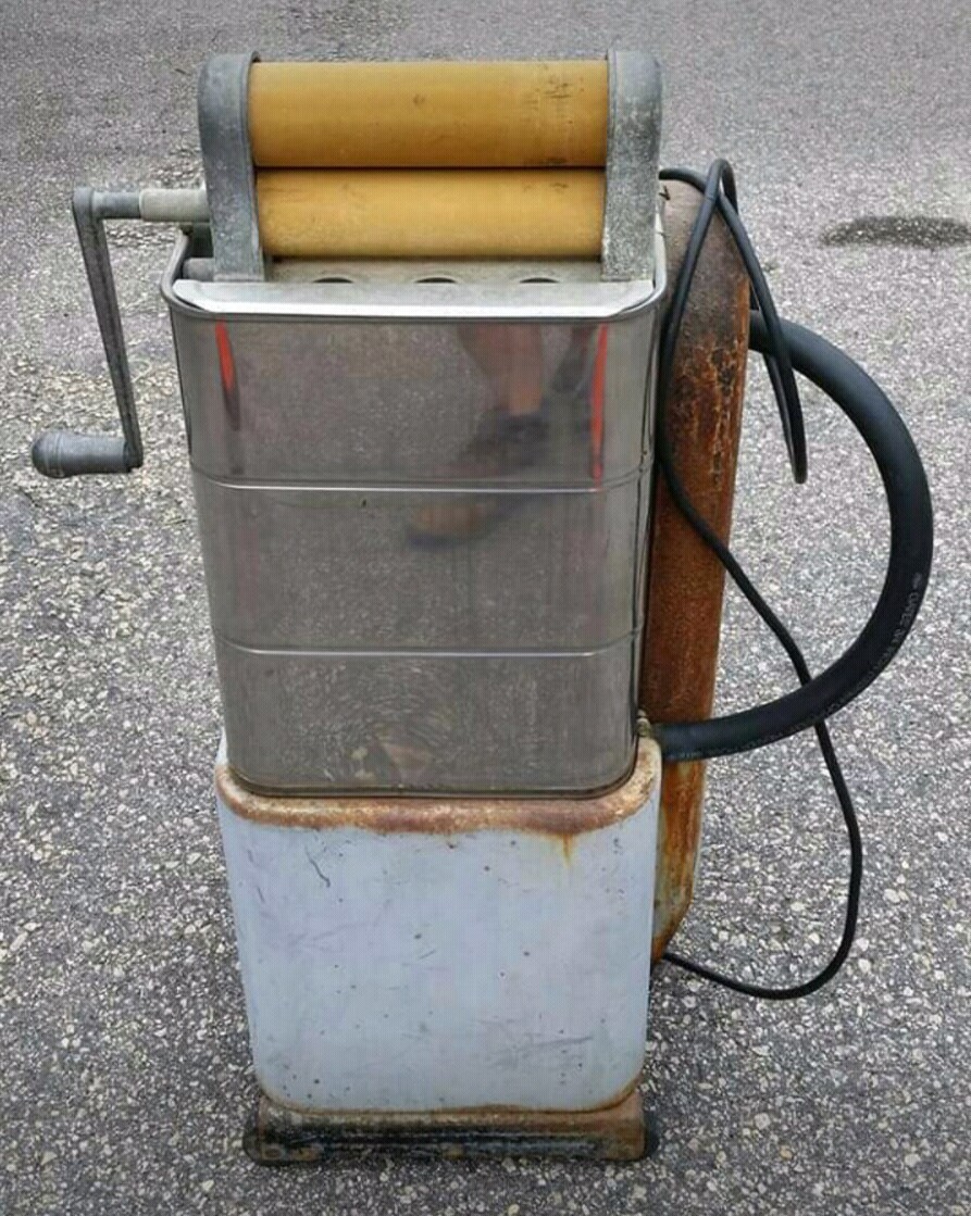 VINTAGE MONITOR PORTABLE OLD ELECTRIC WASHING MACHINE WITH HAND WRINGER ...