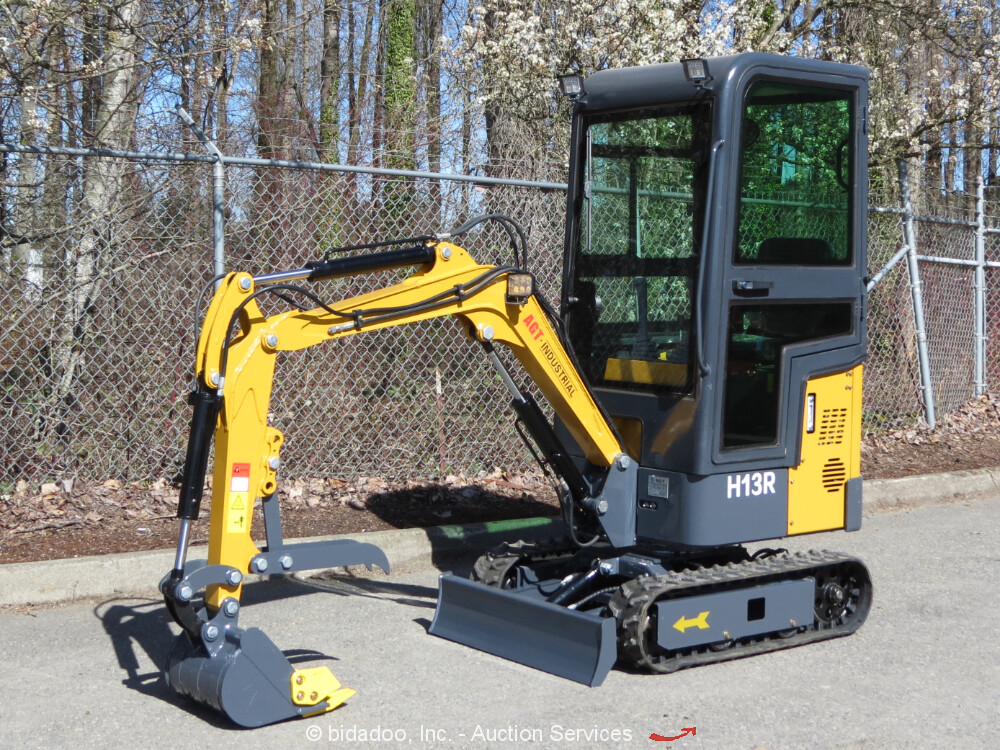 2023 AGT H13R Hydraulic Mini Excavator | Grelly USA