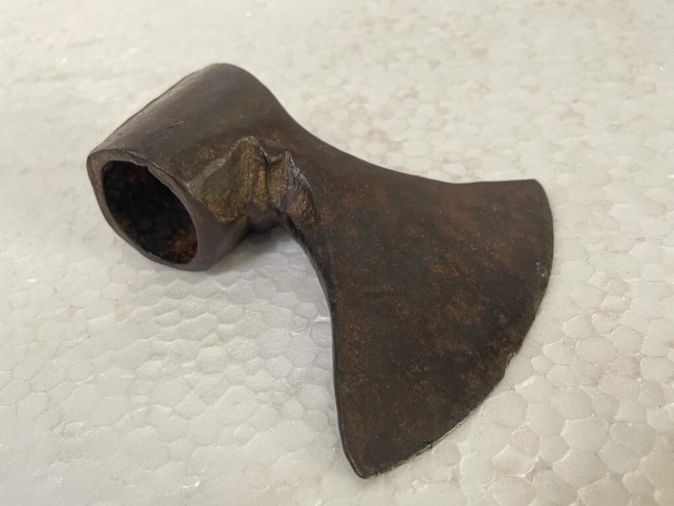 OLD VINTAGE HAND FORGED RUSTIC SOLID IRON AXE HATCHET /AXE HEAD WOOD ...