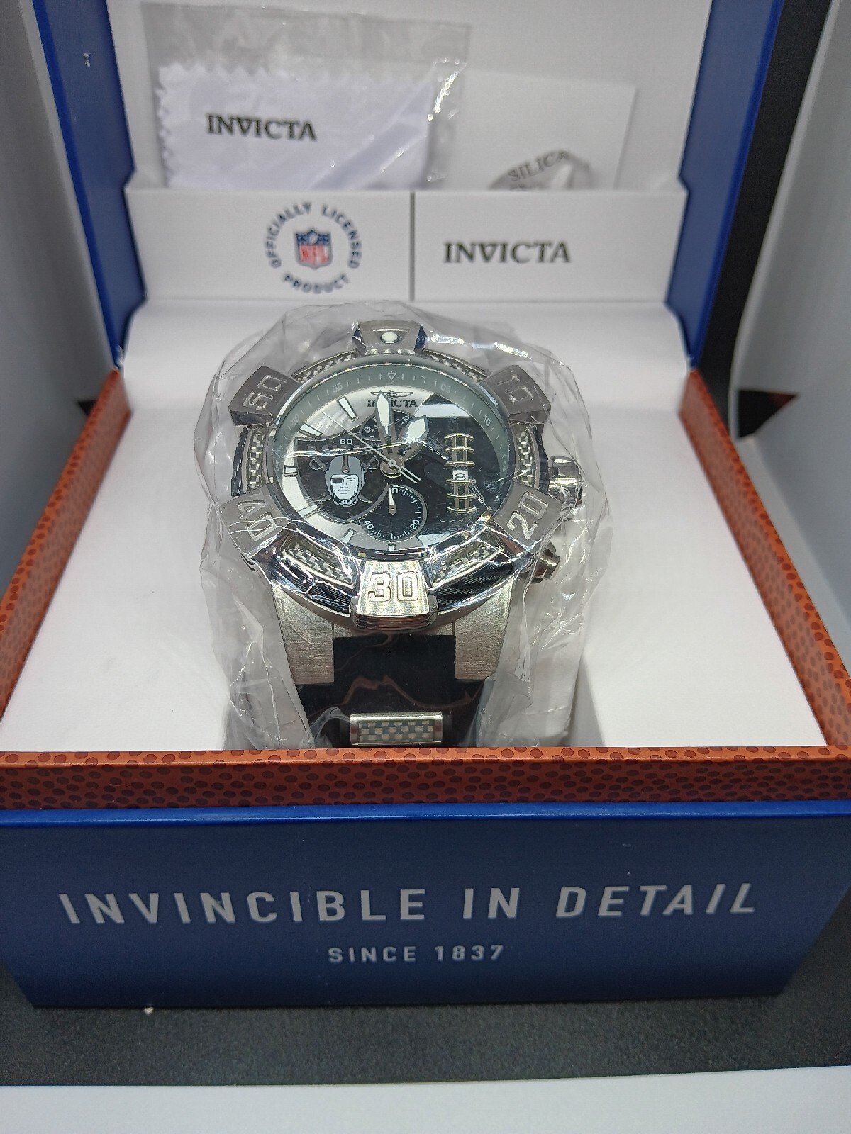 Invicta NFL Las Vegas Raiders Men's 52mm Carbon Fiber Chrono Watch ...