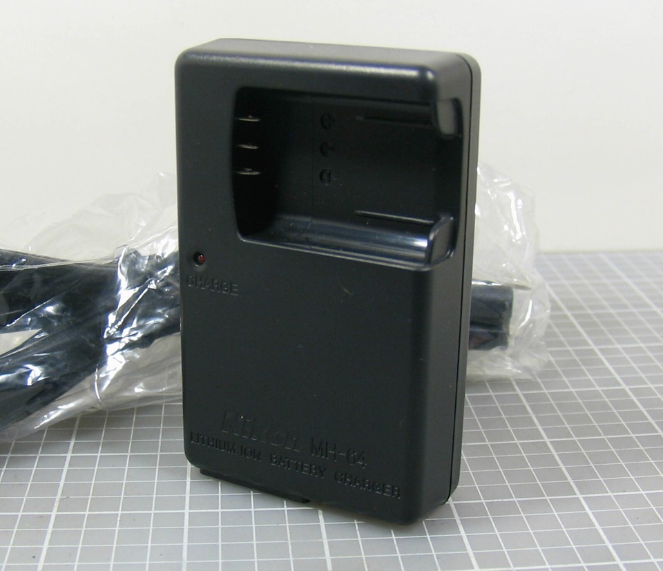 Nikon MH-64 Battery Charger for the EN-EL11 for the Coolpix S550 ...
