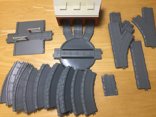 Thomas the Tank Engine & Friends Turntable, Shed & Crossing ERTL TRAIN ...