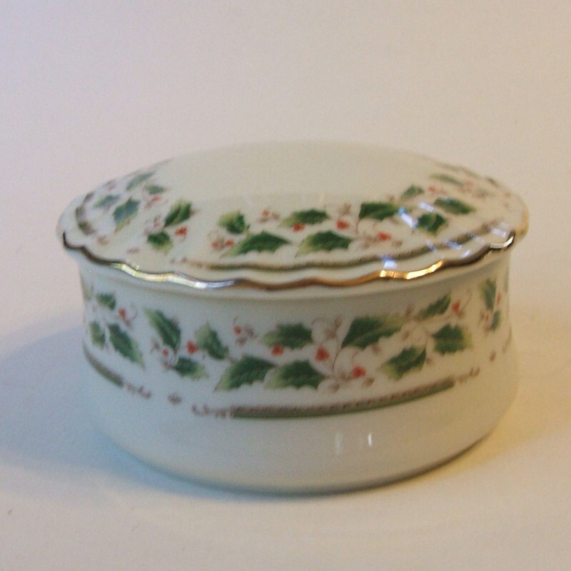 Royal Limited Holly Holiday Porcelain Trinket Box Candy Dish with Lid ...