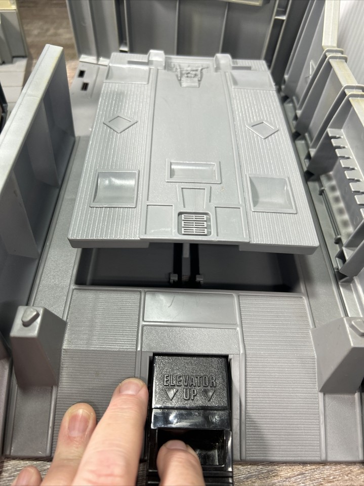 VTG Hasbro GI Joe ARAH Headquarters Command Center Base Jail Helipad ...