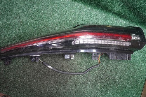 2017 2018 CADILLAC ESCALADE RIGHT REAR PASSENGER TAIL LIGHT OEM ...