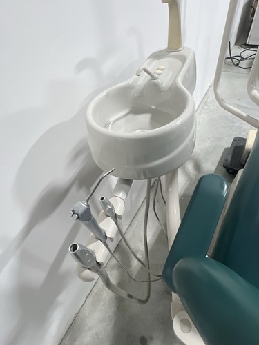 ADEC 1021 Dental Chair, Radius Delivery Unit, Cuspidor, Assistant’s Pkg ...