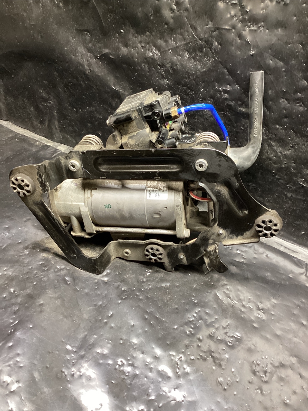 2016 BMW 750 fits 16-20 OEM air suspension compressor pump 6861882 ...