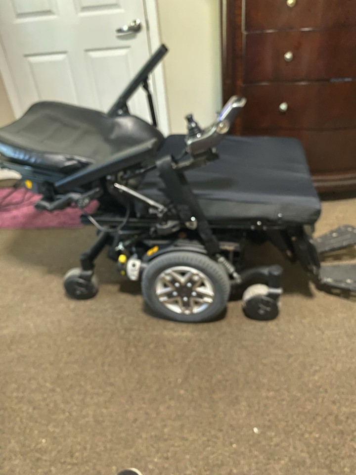 Quantum Edge HD Power Mobility Wheelchair Wide seat Good condition ...