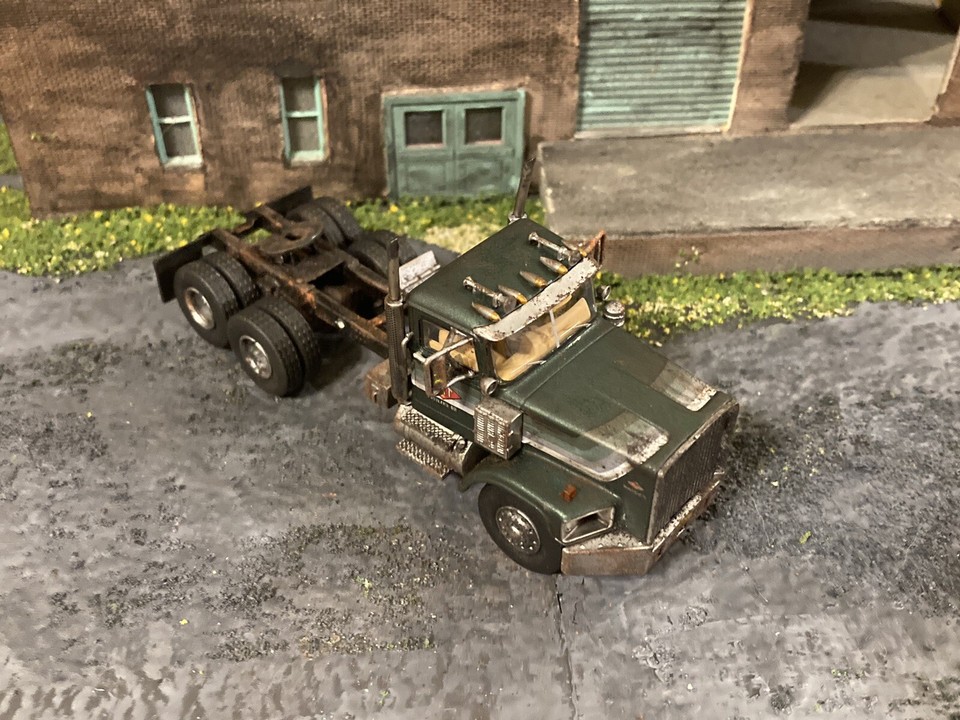 1974 Diamond Reo Raider NEO Resin 1/64 Weathered Barn Find Semi Truck ...