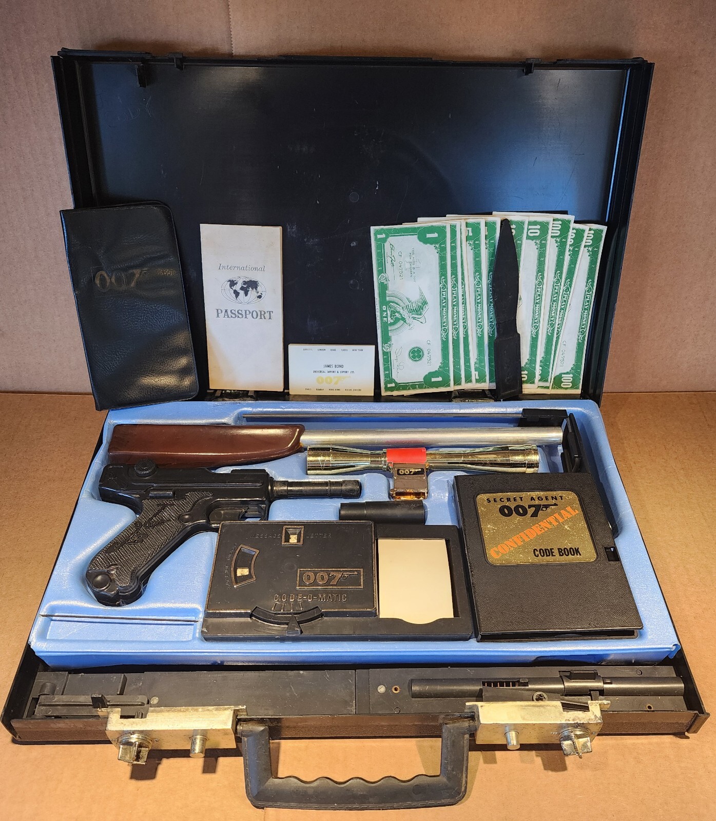 Vintage 1965 James Bond 007 Secret Agent Toy Attache Case - RARE Please ...