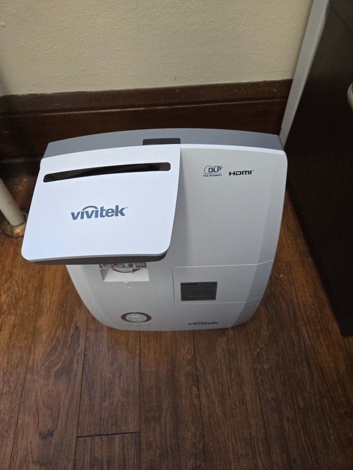 Vivitek projector model D757WT - Great condition! w/ ceiling mount! | eBay