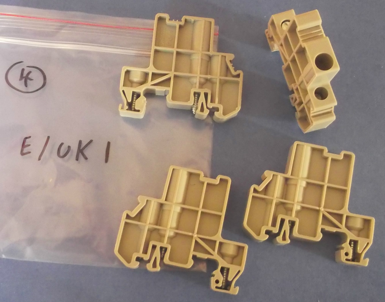 1201413 - QTY 4 - PHOENIX CONTACT E/UK 1 END CLAMP DISPLAY DEMO MADE IN ...