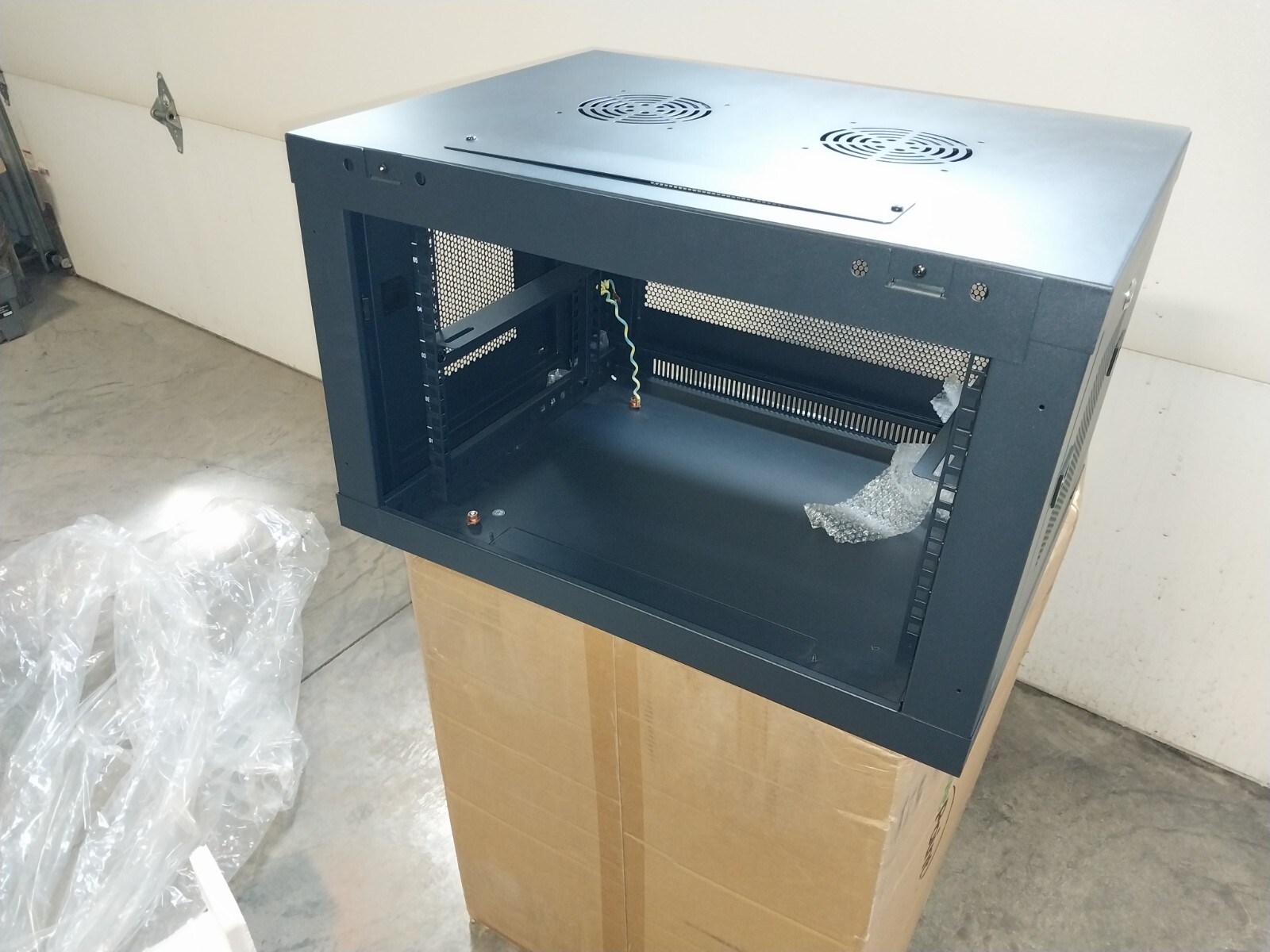 AV RACK - 6RU - 19" - NavePoint 00301143 - Open box, NEW. | eBay