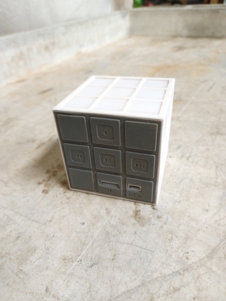 Mobi Cube Bluetooth Speaker -White Cube W/ LED Light Show TESTED ...