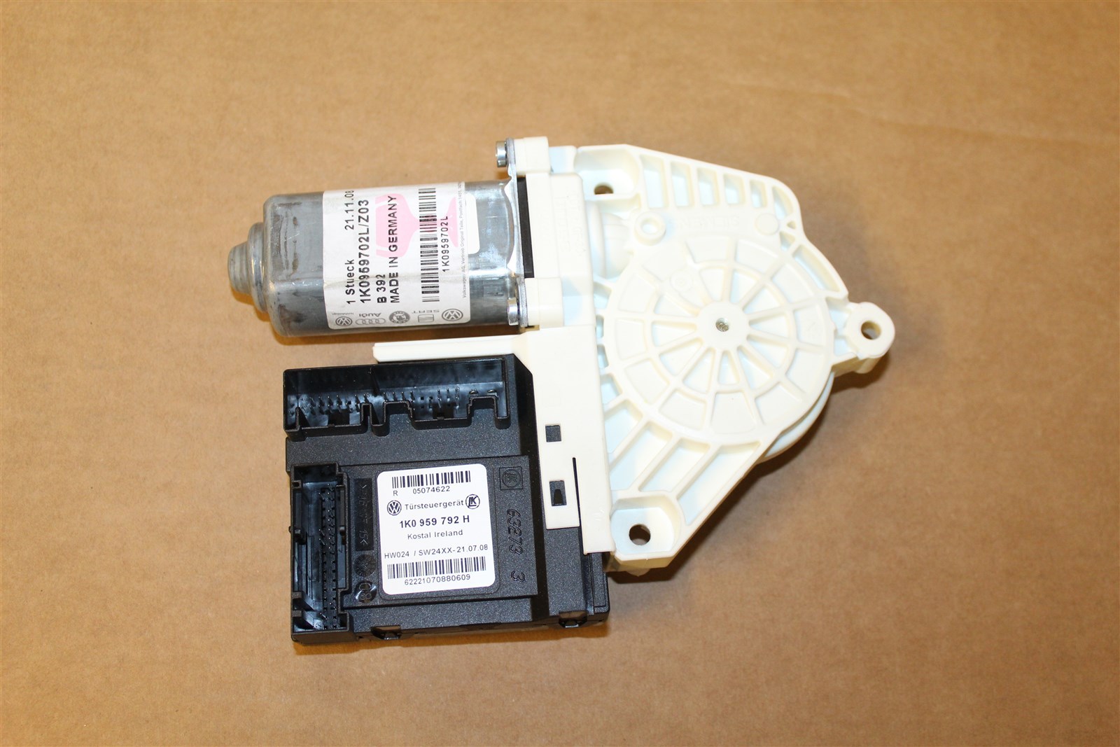 Front left window motor Golf MK5 2003 - 05 1K0959702L New genuine VW ...