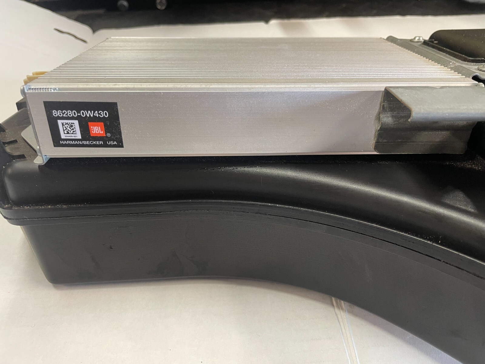 2003-2005 Toyota 4runner JBL Subwoofer Speaker Amp Amplifier OEM 86150 ...