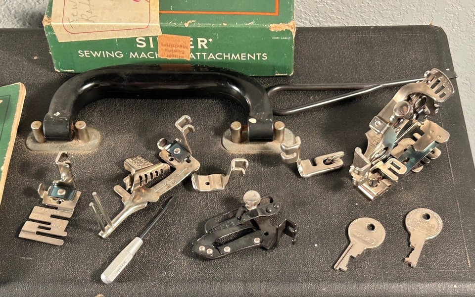 1950 SINGER 221 FEATHERWEIGHT SEWING MACHINE SERIAL #AJ785047 w Case ...